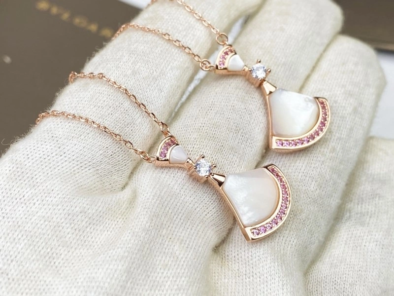 Indistinguishable Bvlgari Necklaces