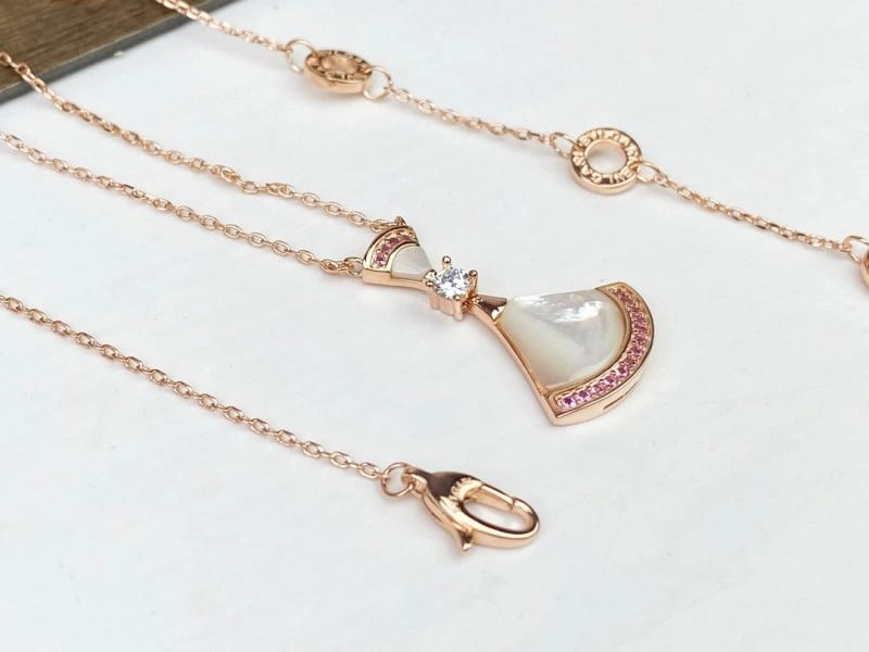 Indistinguishable Bvlgari Necklaces