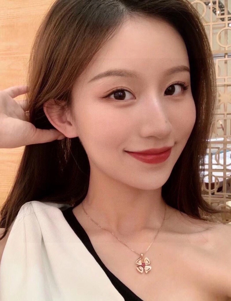 Budget-friendly Bvlgari Necklaces