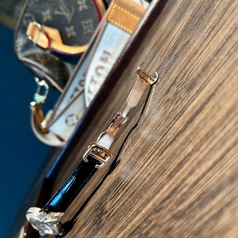 Exact replica CARTIER Watches