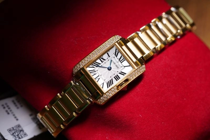 Accurate model CARTIER Watches