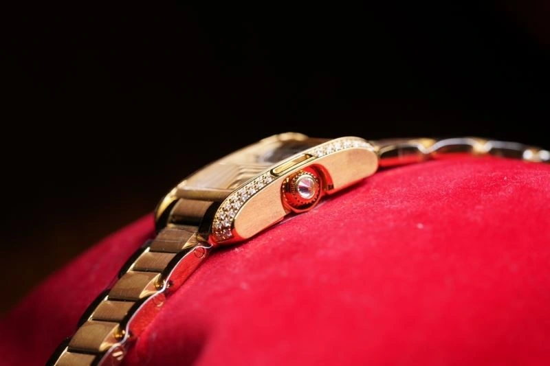 Accurate model CARTIER Watches