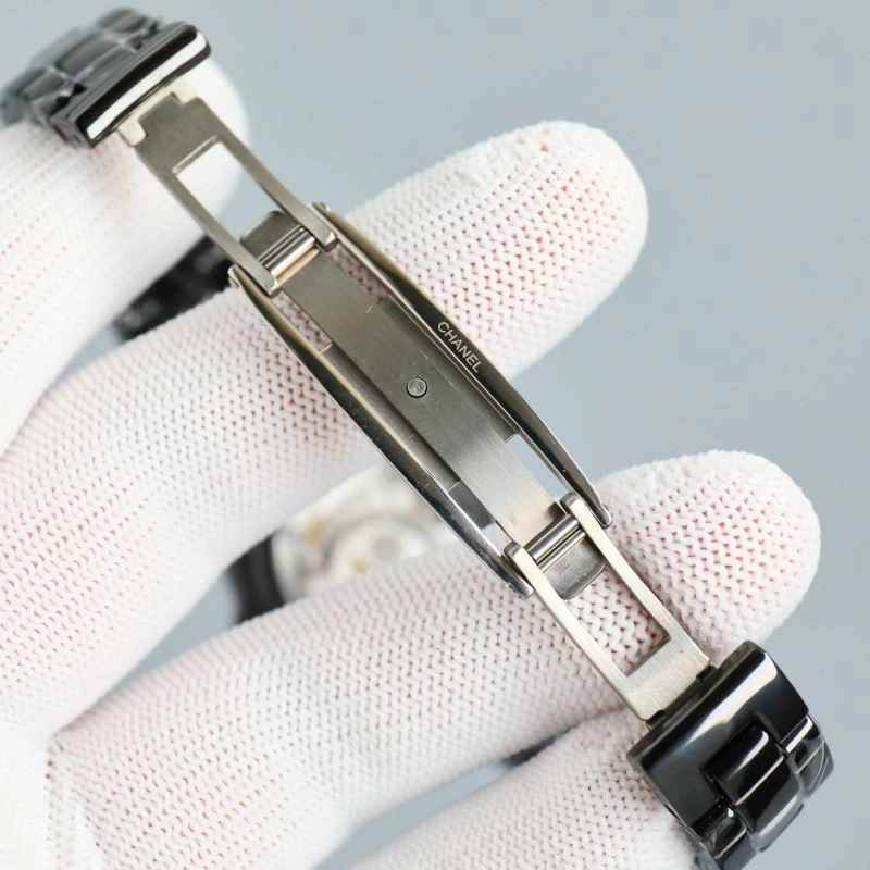 Accurate model CHANEL Watches