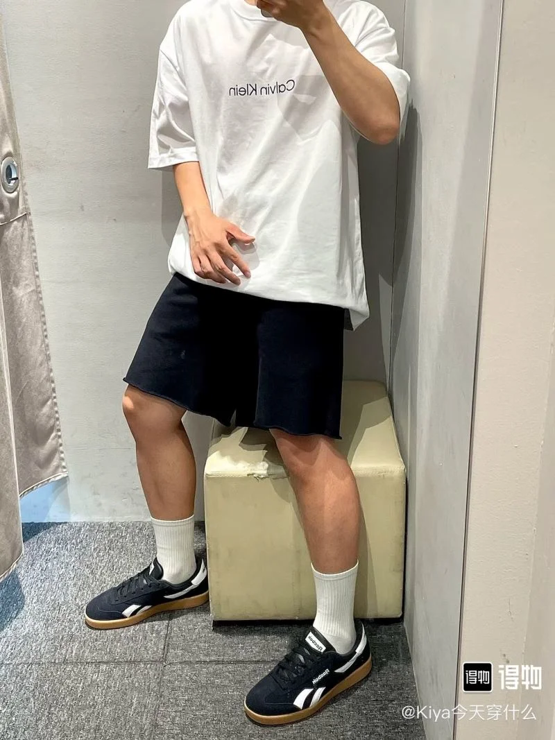 Top match Calvin Klein T-Shirts