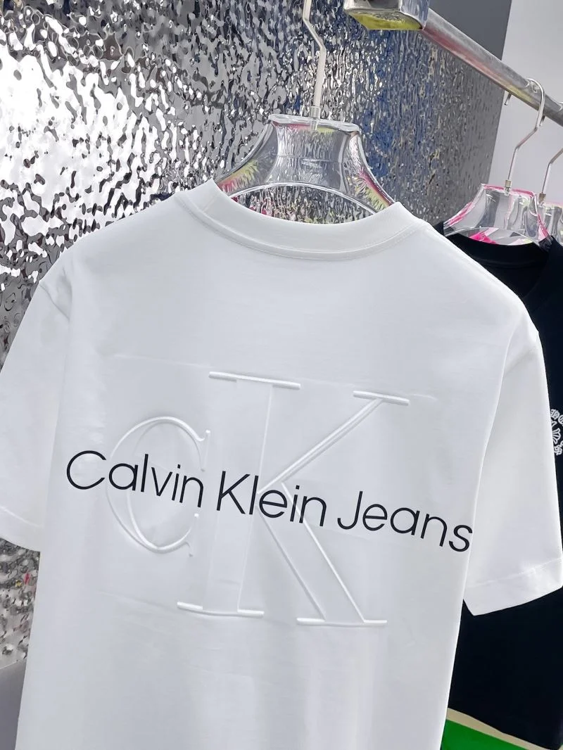 Bargain Calvin Klein T-Shirts
