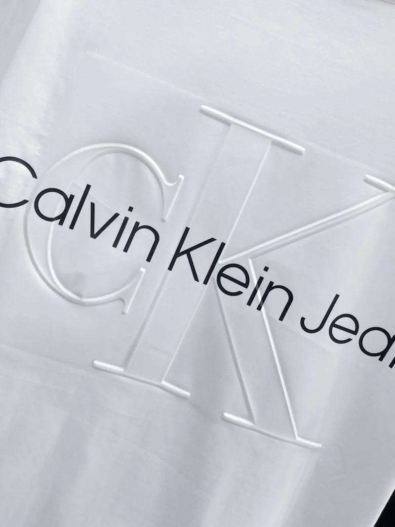 Bargain Calvin Klein T-Shirts