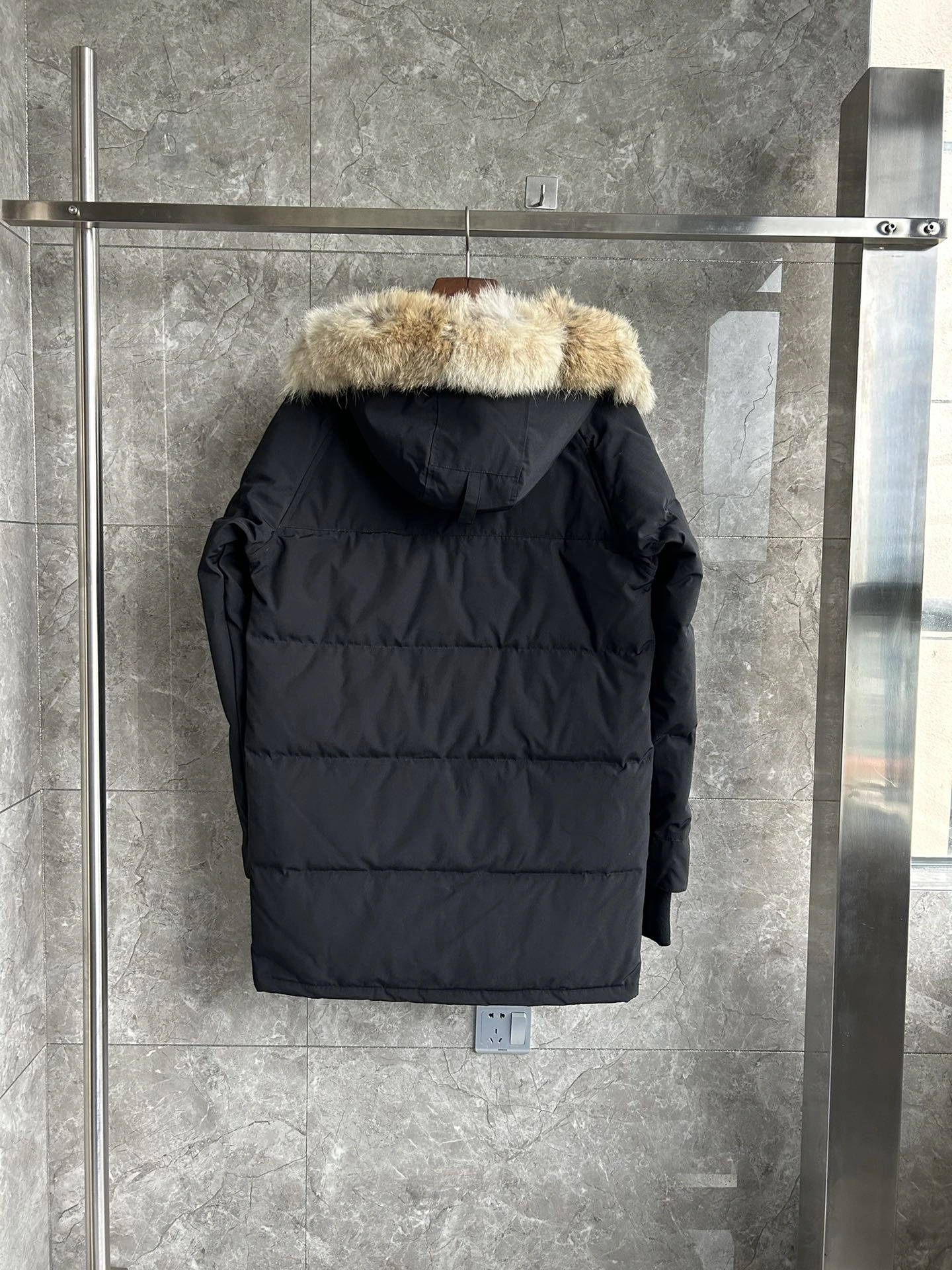 Brand-authenticated Canada Goose Down Jackets