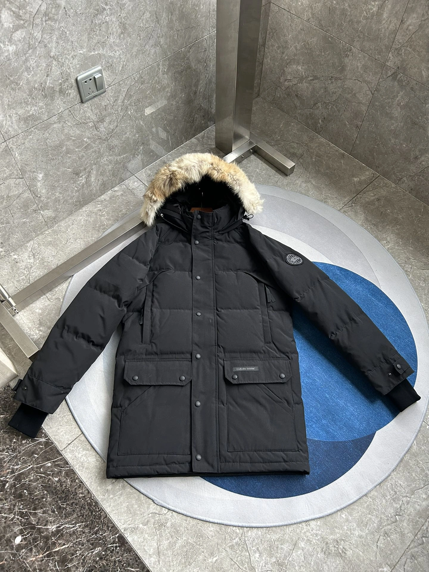 Brand-authenticated Canada Goose Down Jackets