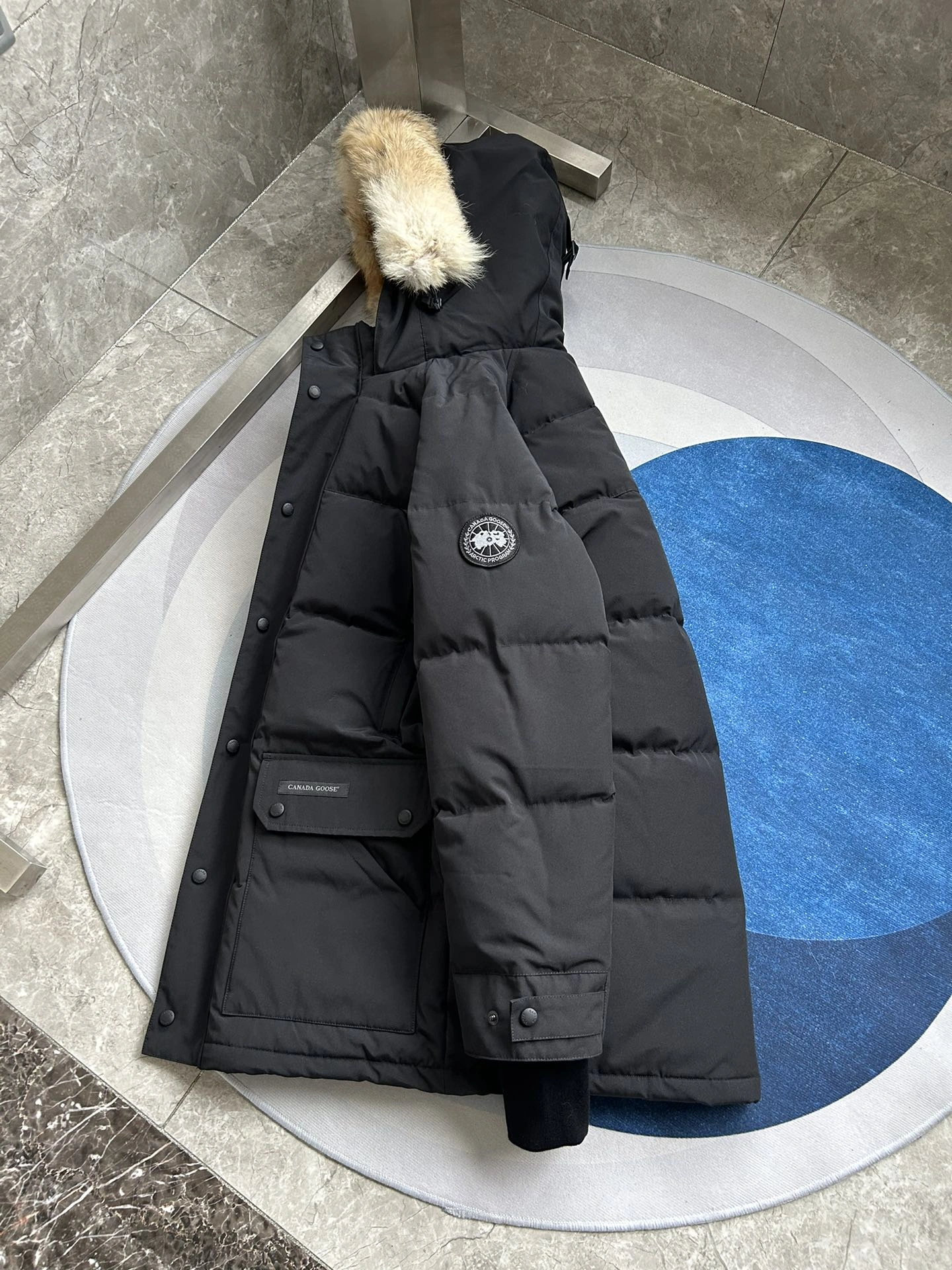 Brand-authenticated Canada Goose Down Jackets