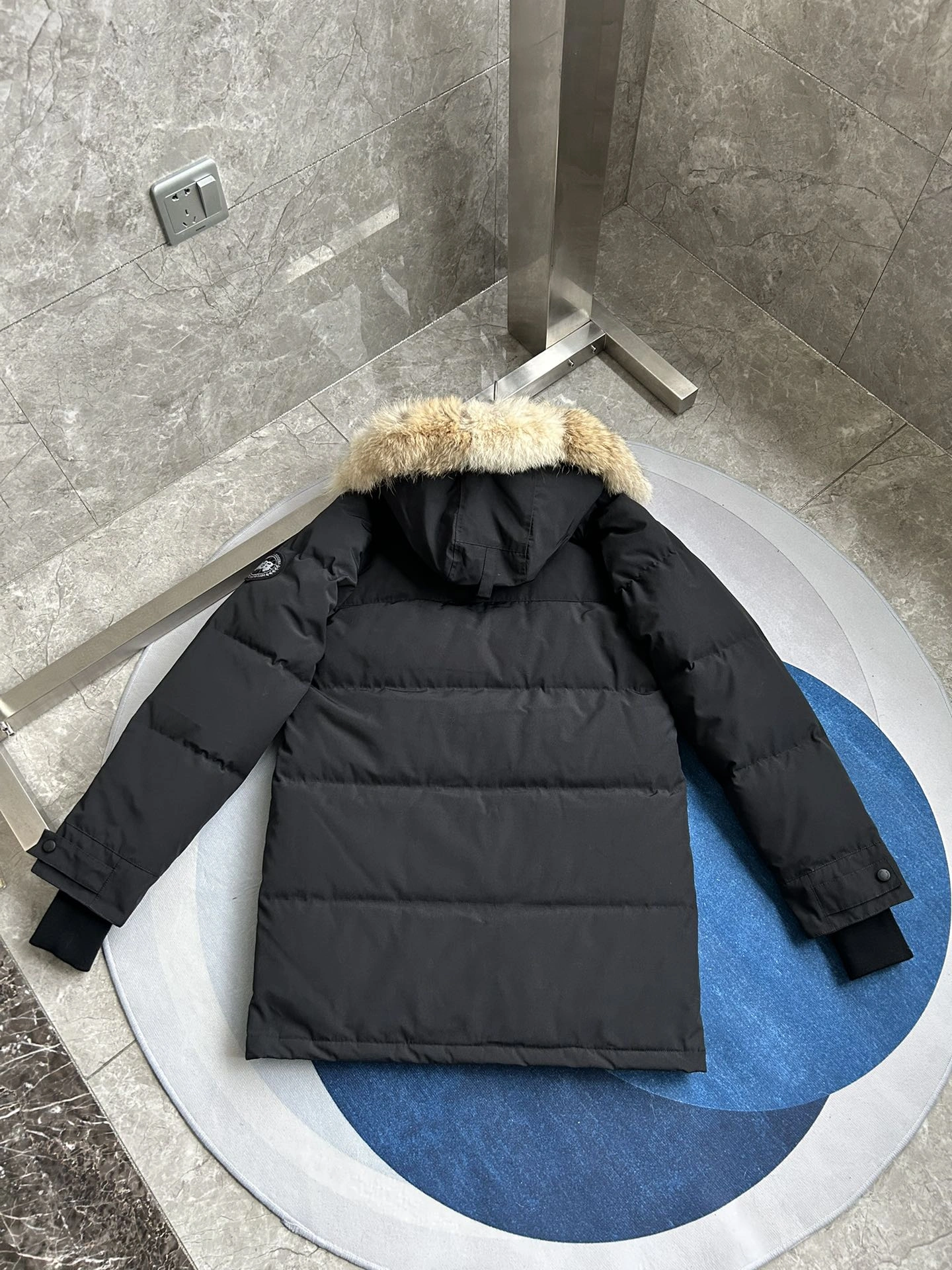 Brand-authenticated Canada Goose Down Jackets