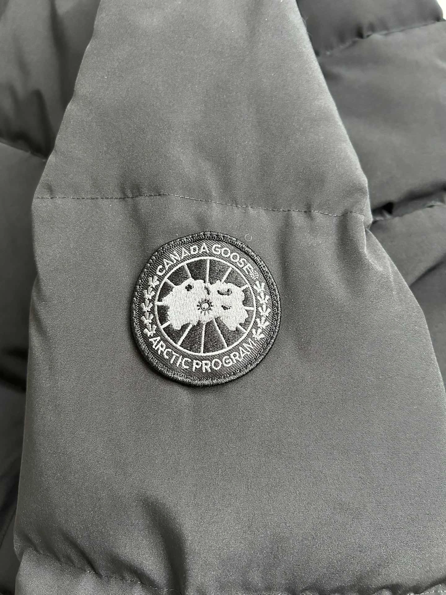 Brand-authenticated Canada Goose Down Jackets