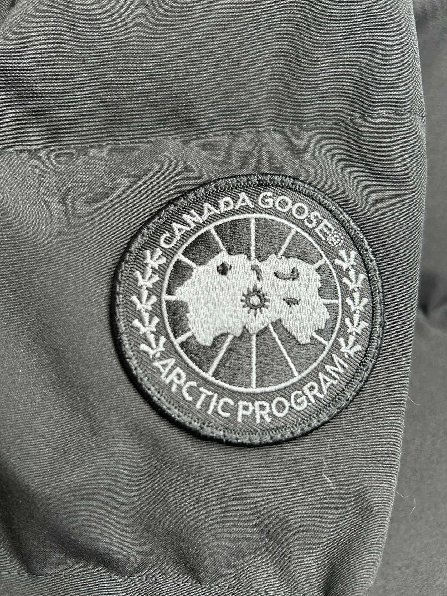 Brand-original Canada Goose Down Jackets