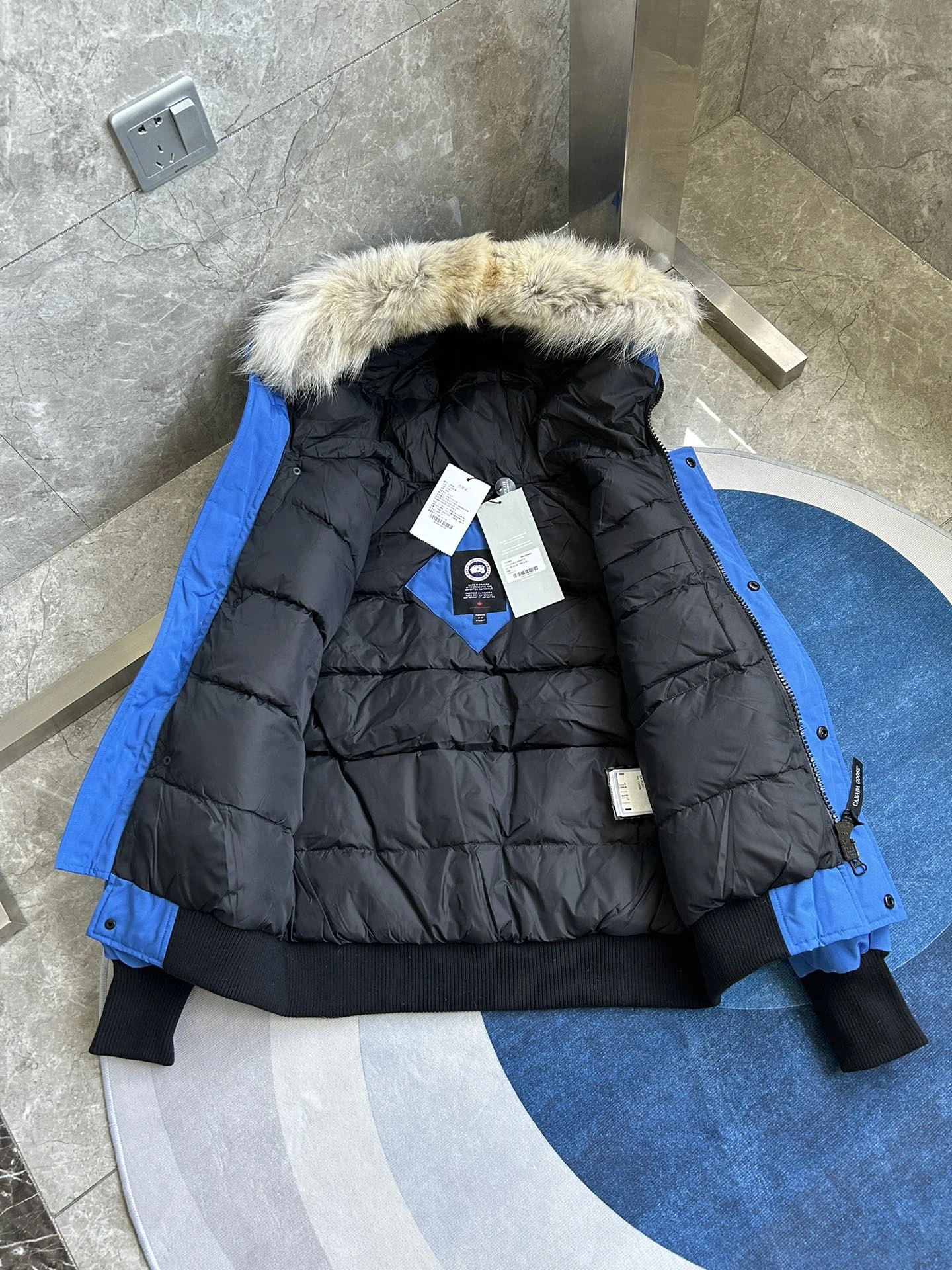 Indistinguishable Canada Goose Down Jackets