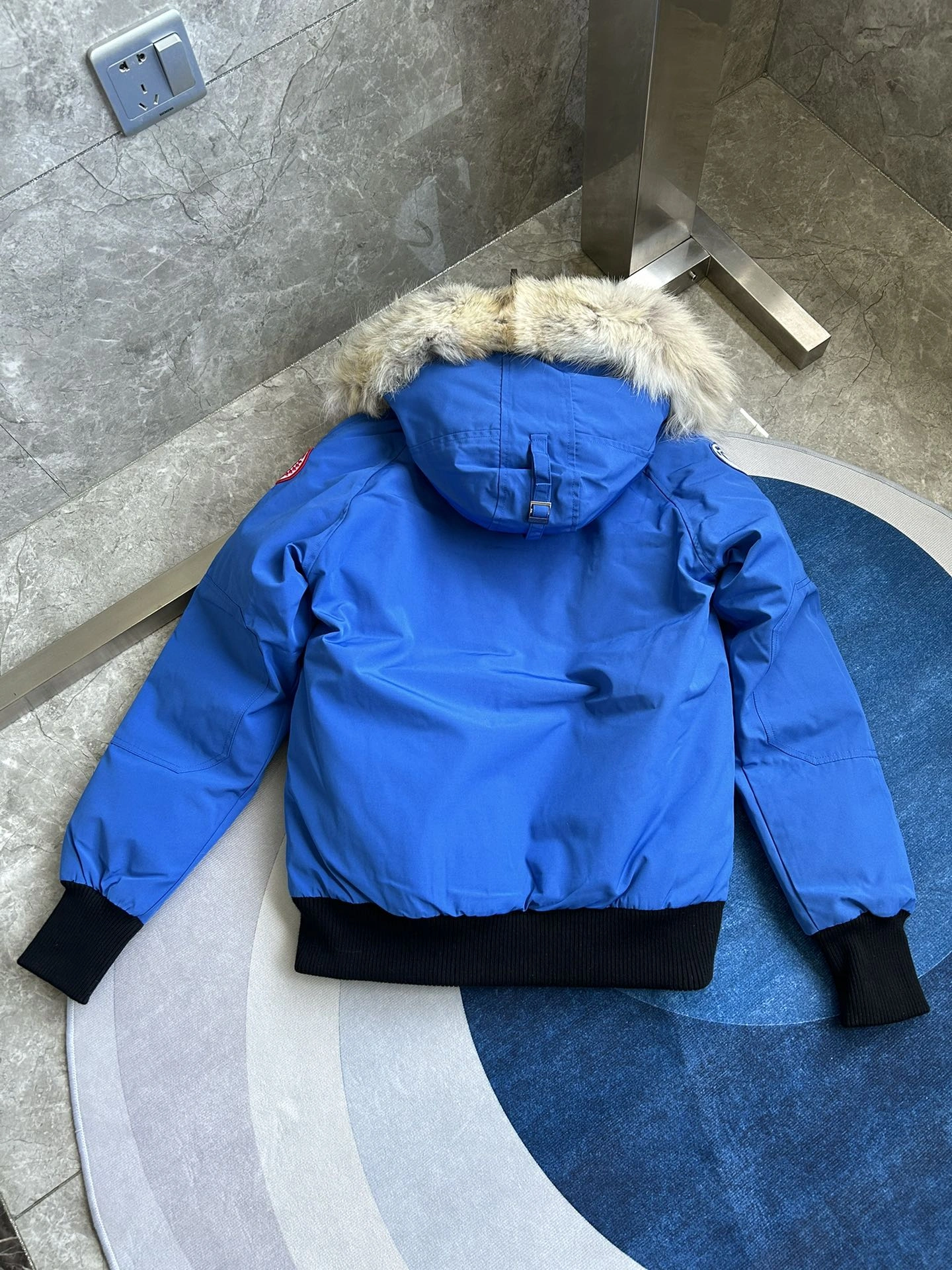 Indistinguishable Canada Goose Down Jackets