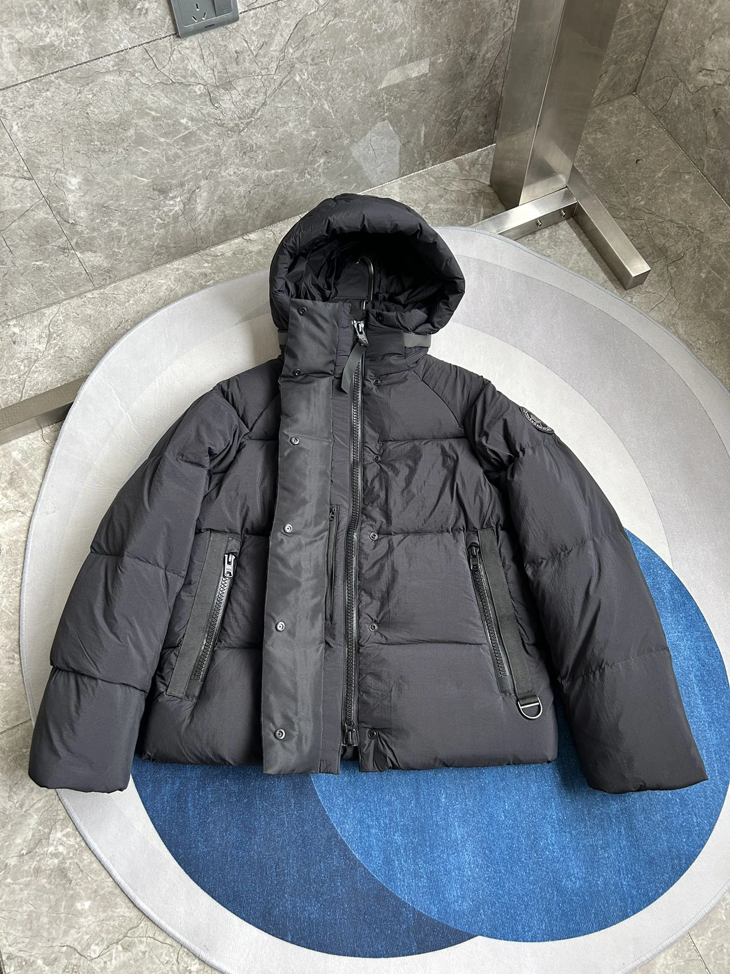 Brand-authenticated Canada Goose Down Jackets