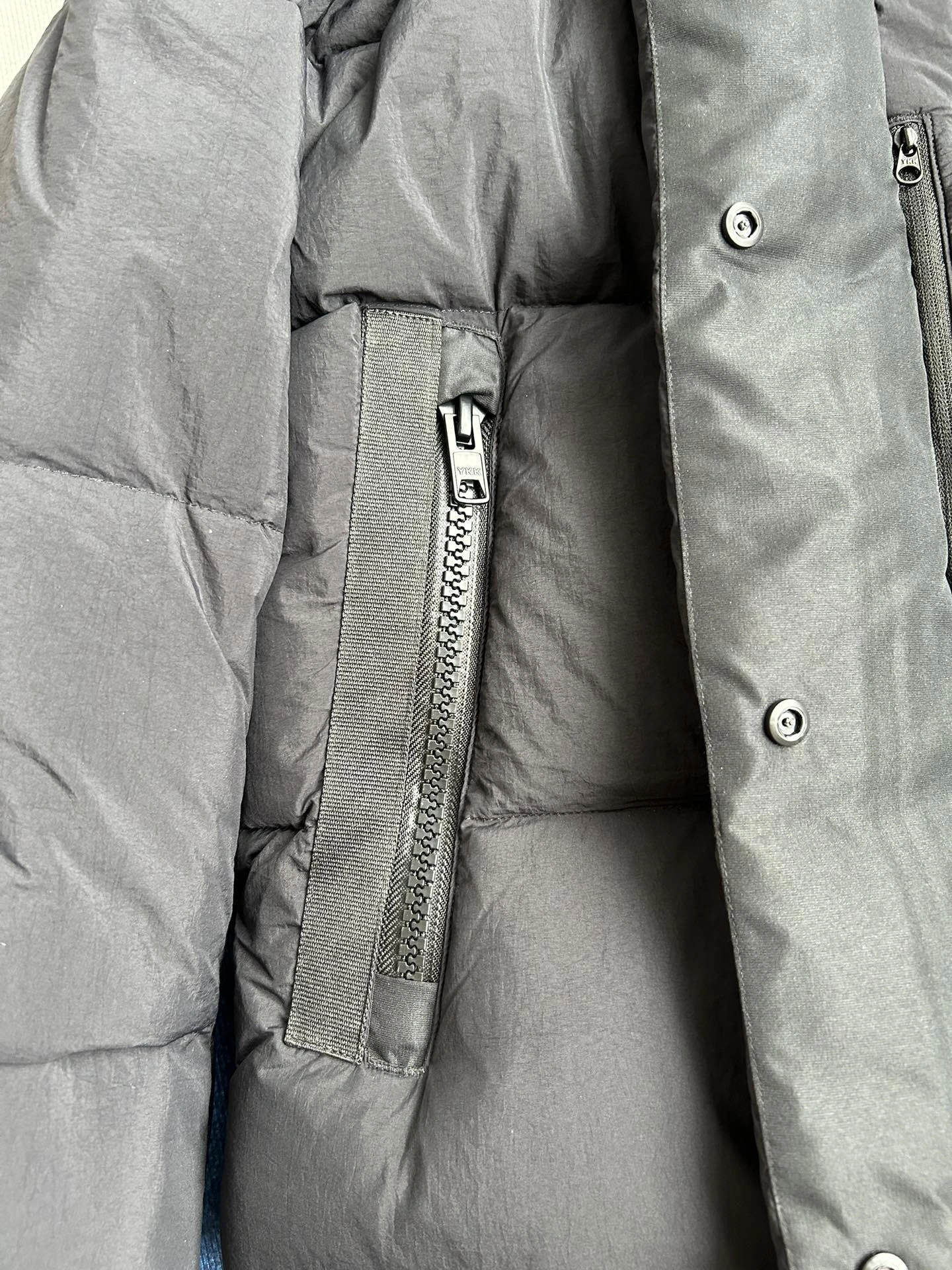 Brand-authenticated Canada Goose Down Jackets