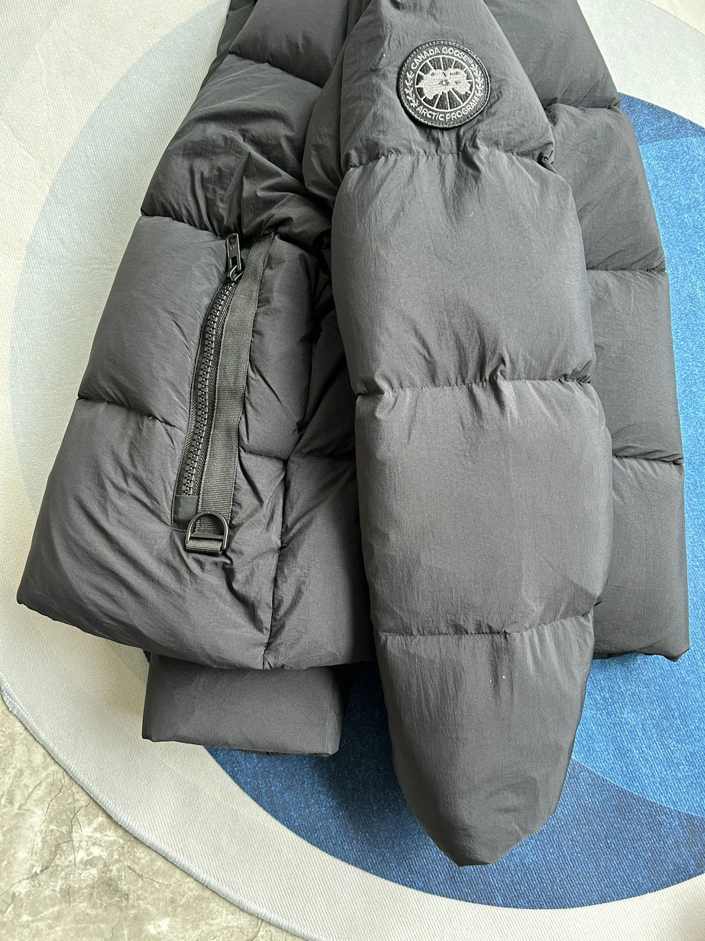 Brand-authenticated Canada Goose Down Jackets