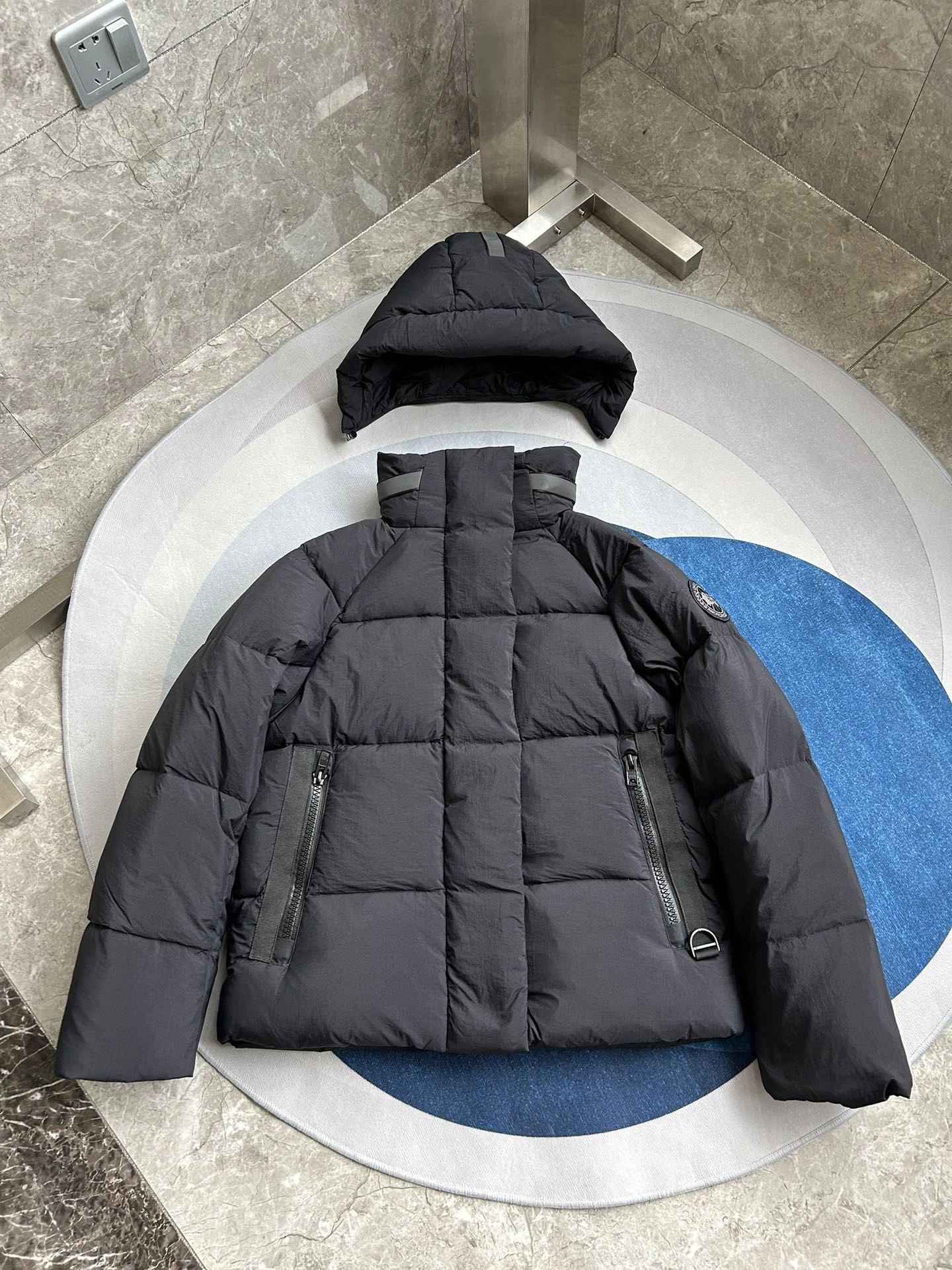 Brand-authenticated Canada Goose Down Jackets