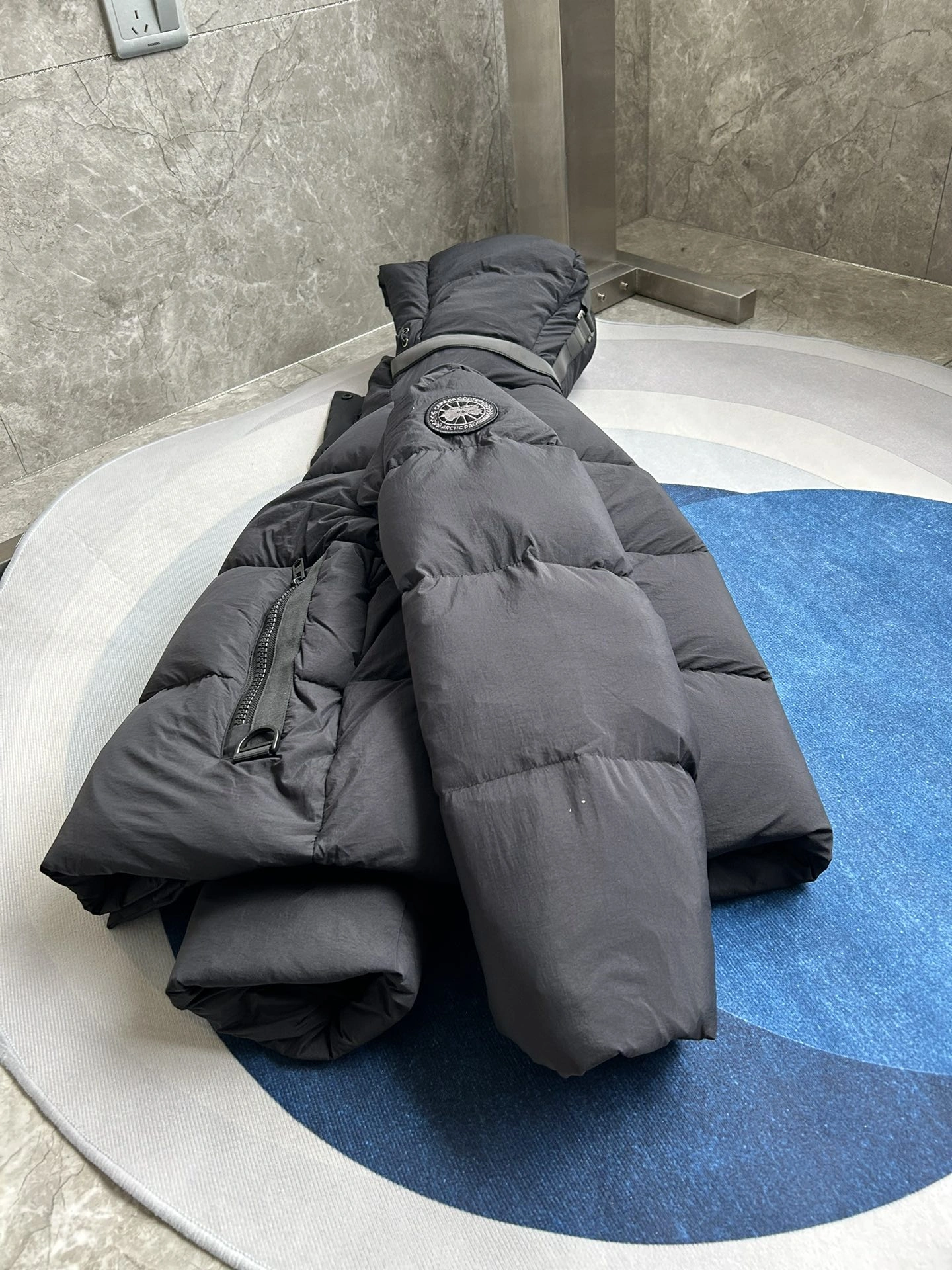 Brand-authenticated Canada Goose Down Jackets
