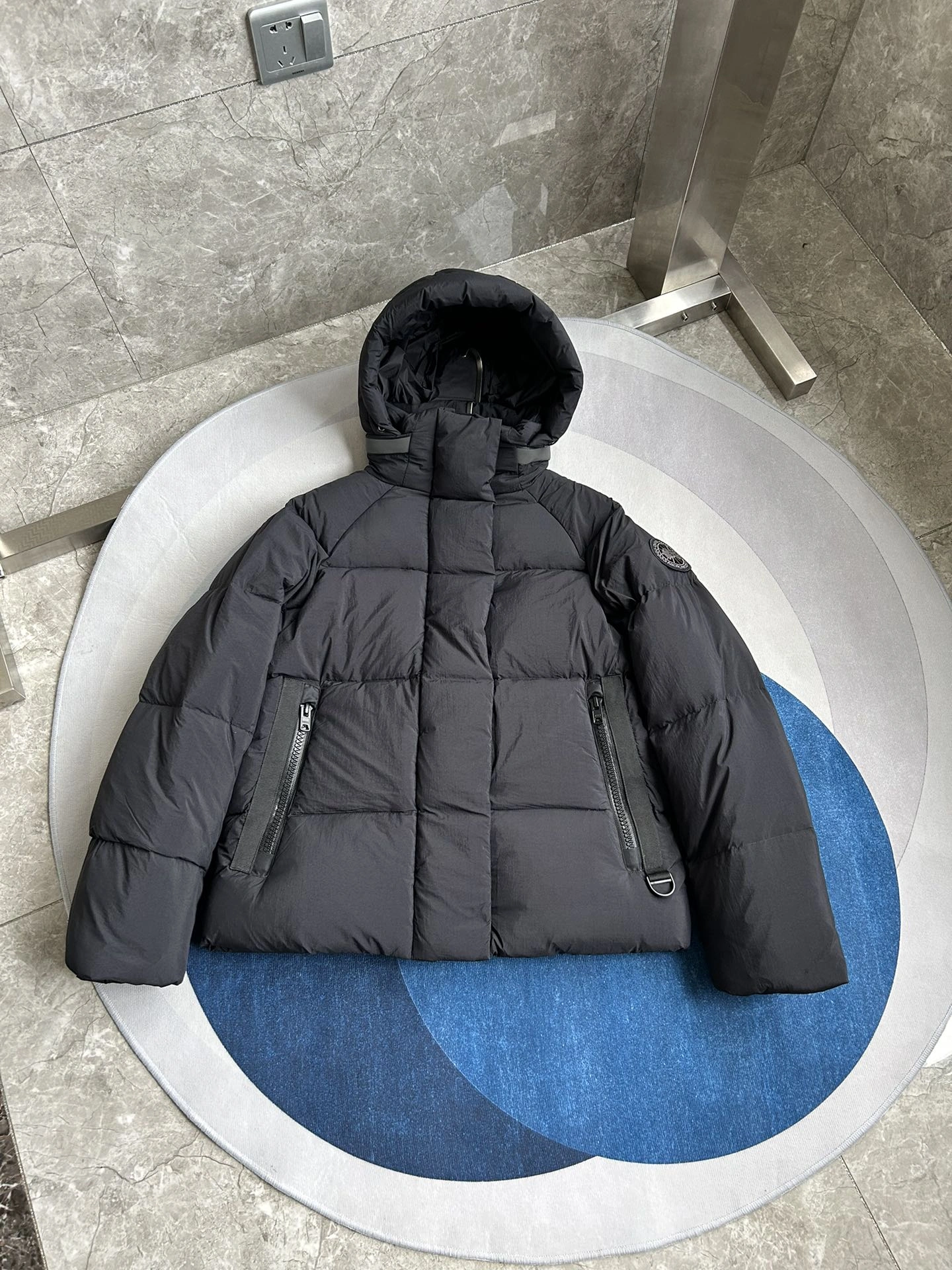 Brand-authenticated Canada Goose Down Jackets