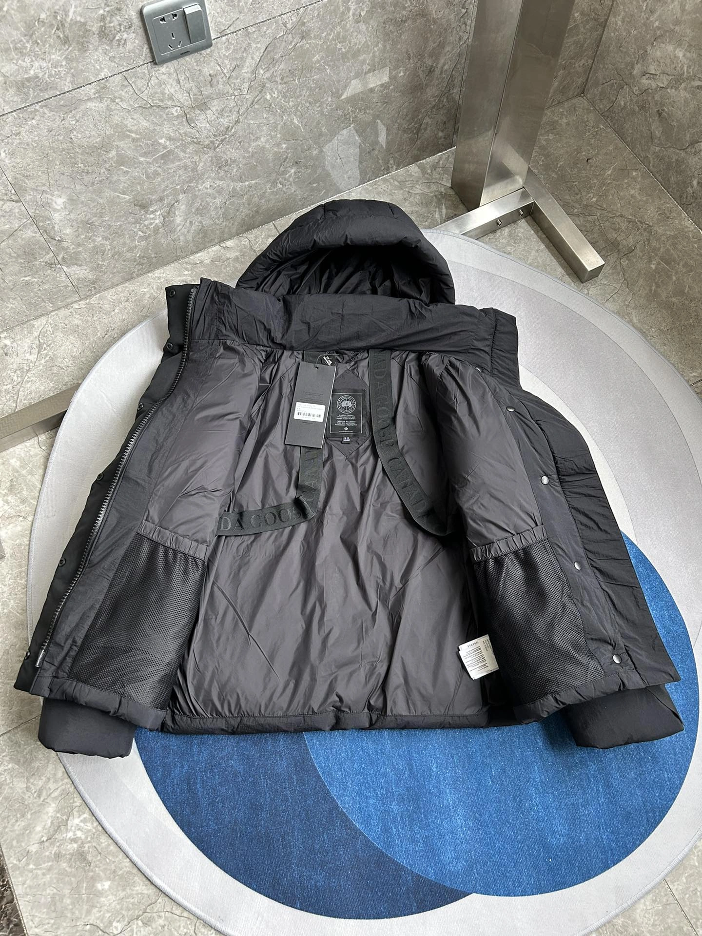 Brand-authenticated Canada Goose Down Jackets