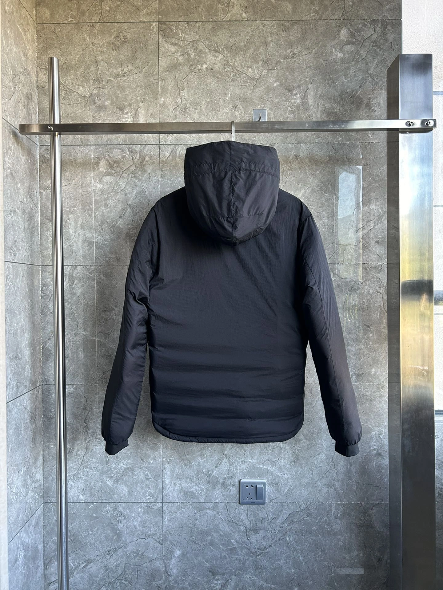 Brand-authenticated Canada Goose Down Jackets