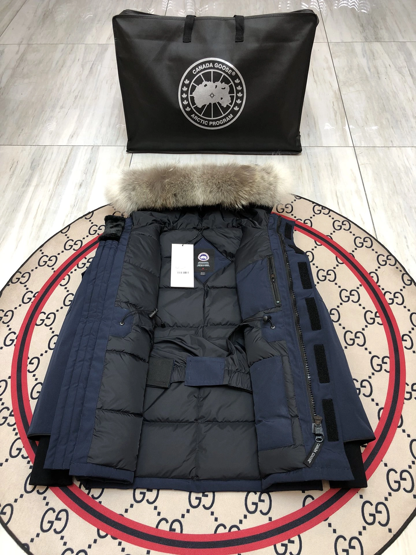 Indistinguishable Canada Goose Down Jackets