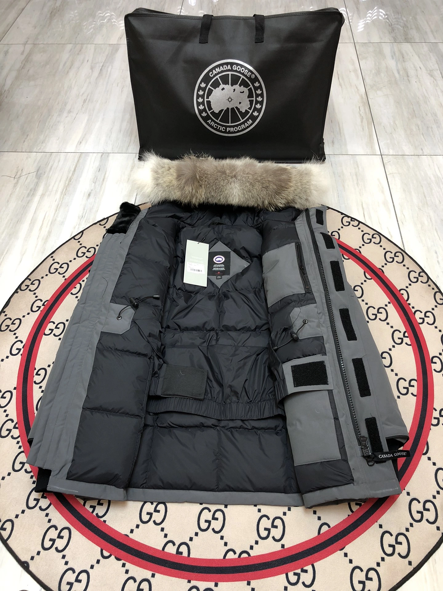 Indistinguishable Canada Goose Down Jackets
