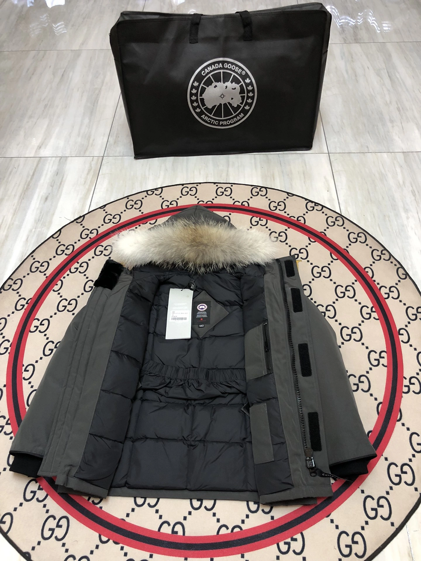 Brand-authenticated Canada Goose Down Jackets