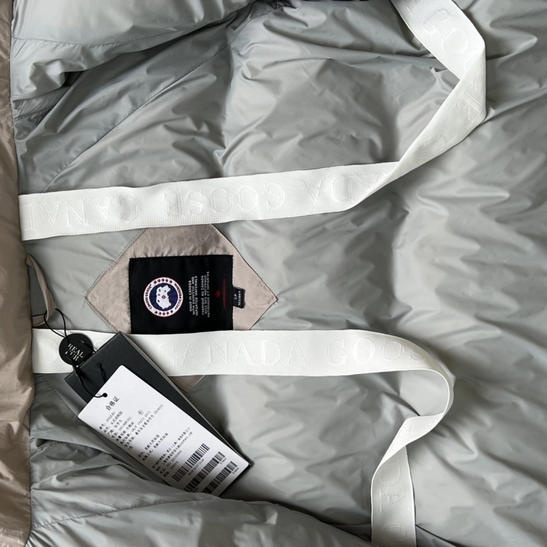 Brand-authenticated Canada Goose Down Jackets