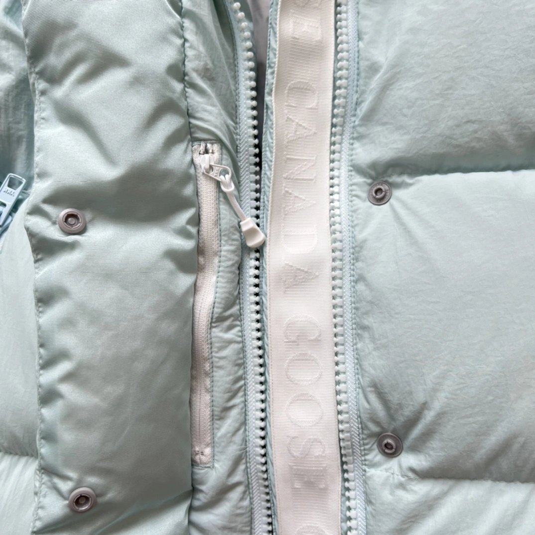 Indistinguishable Canada Goose Down Jackets