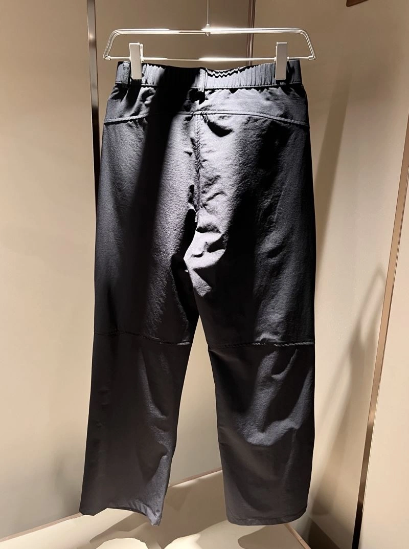 Value-priced Canada Goose Long Pants