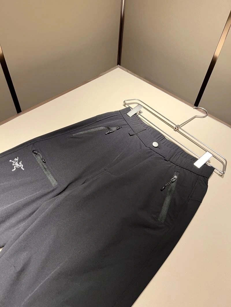 Value-priced Canada Goose Long Pants