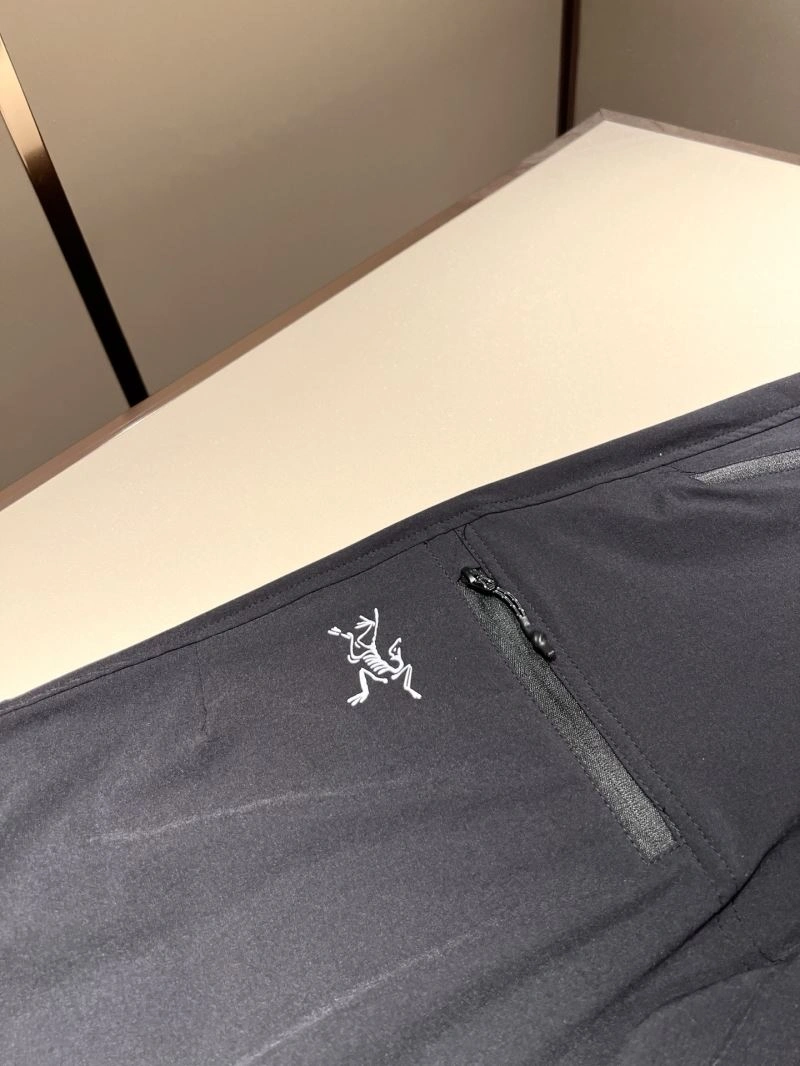 Value-priced Canada Goose Long Pants