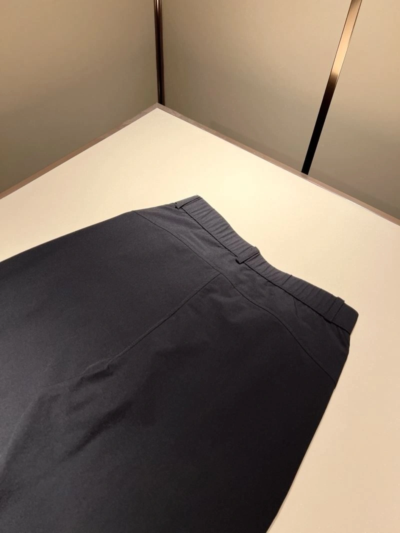 Value-priced Canada Goose Long Pants