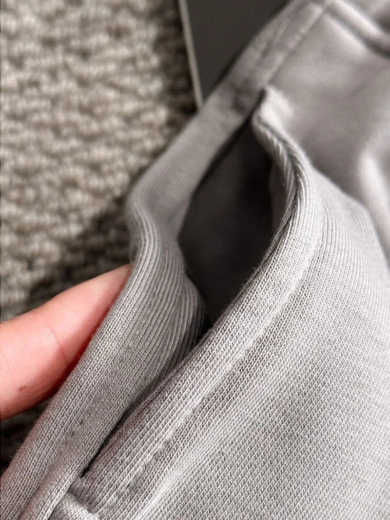 Top mirror Canada Goose Short Pants
