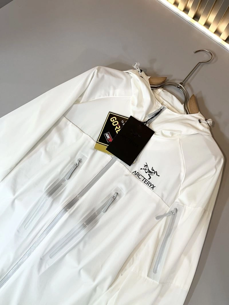Official Canada Goose Sunscreen Jacket
