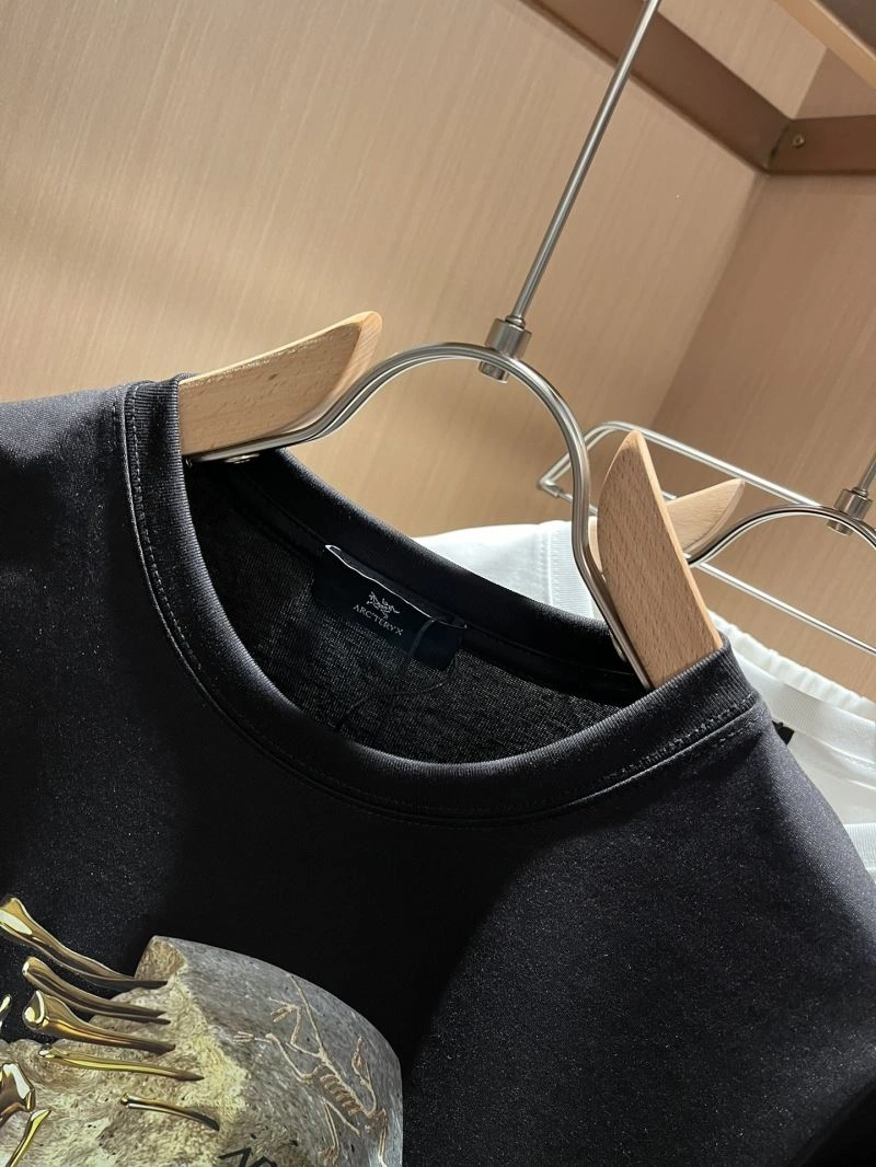 Accurate model Canada Goose T-Shirts