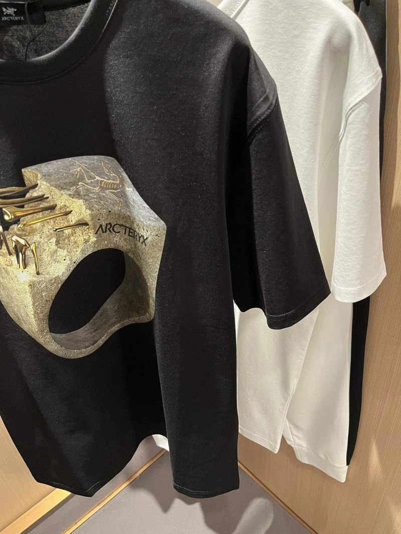 Accurate model Canada Goose T-Shirts