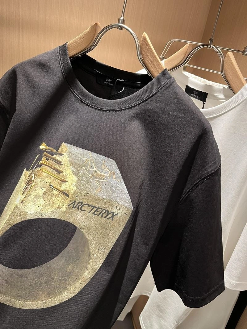 Accurate model Canada Goose T-Shirts