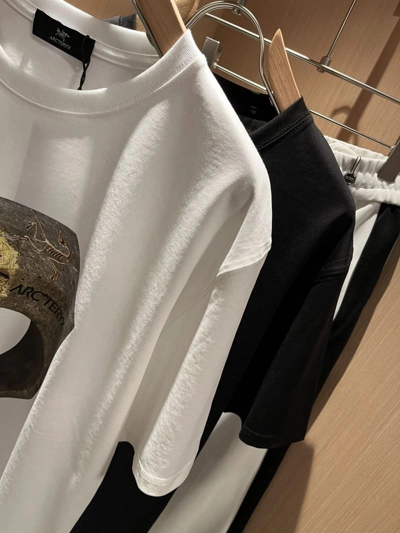 Budget-friendly Canada Goose T-Shirts