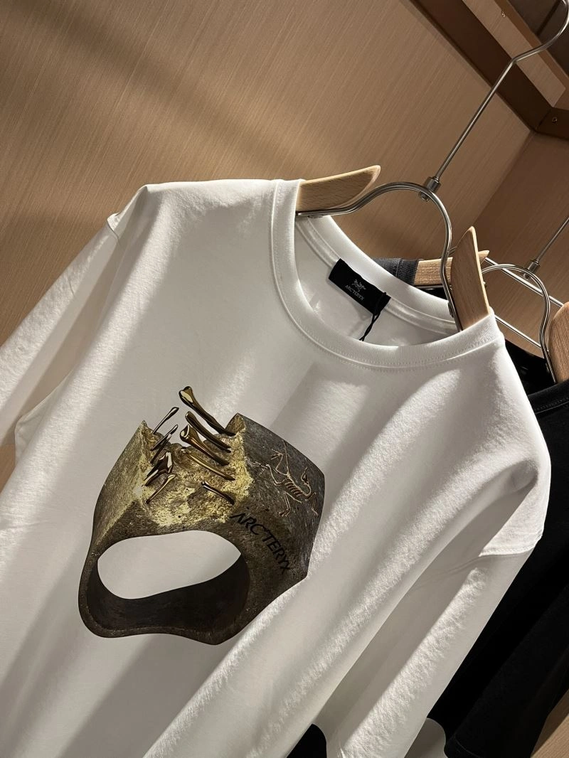 Budget-friendly Canada Goose T-Shirts