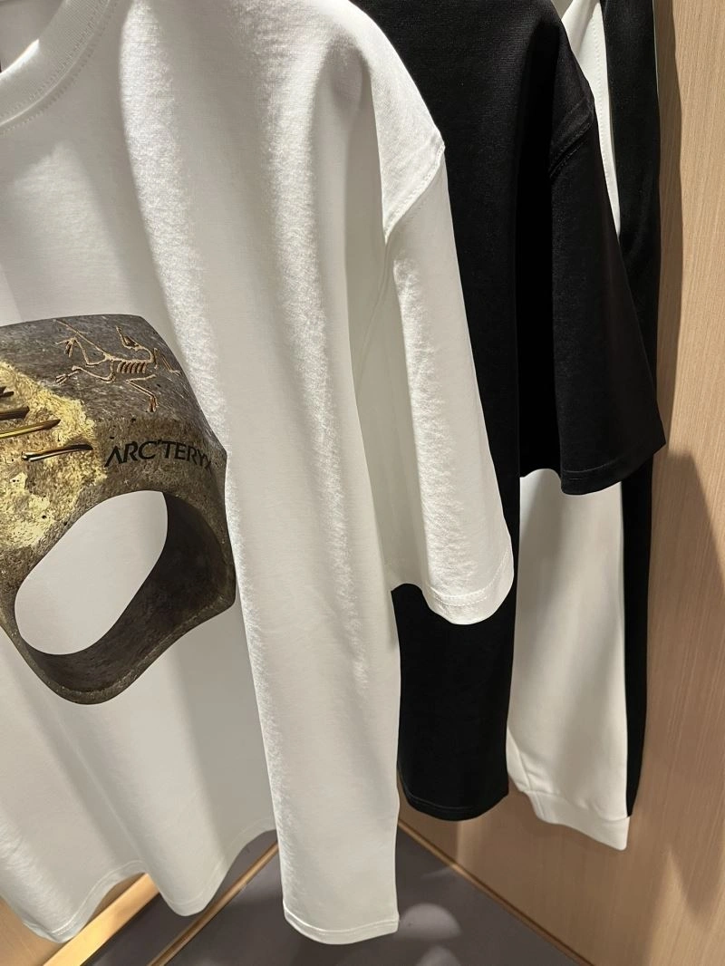 Budget-friendly Canada Goose T-Shirts