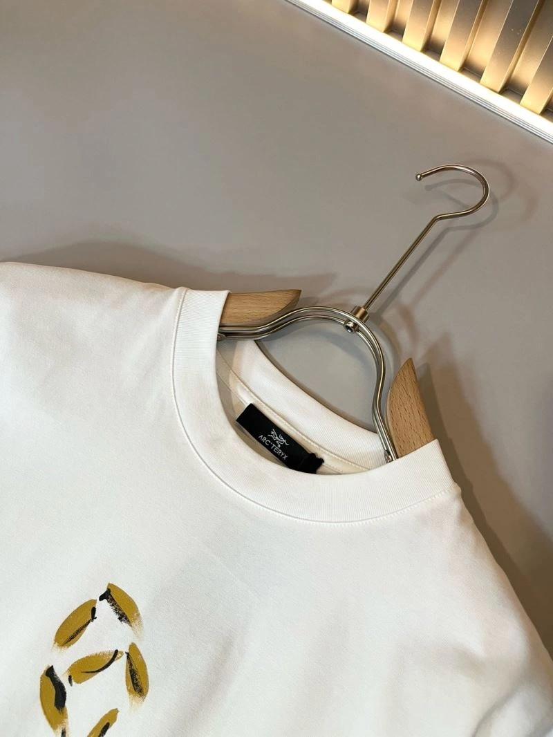 Brand-authenticated Canada Goose T-Shirts