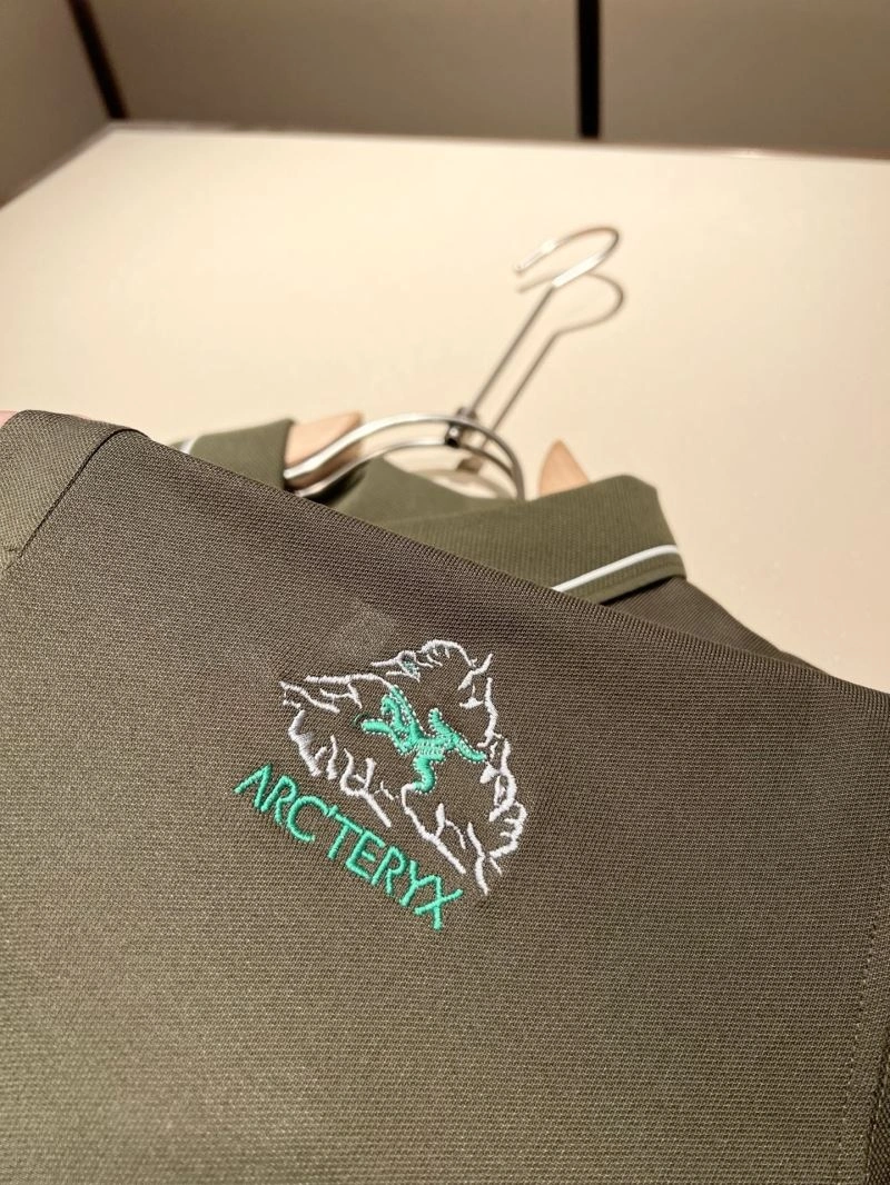 Accurate model Canada Goose T-Shirts