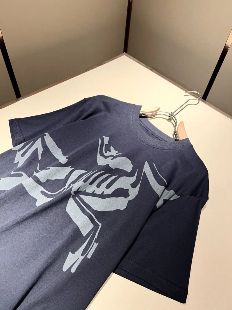 Brand-authenticated Canada Goose T-Shirts
