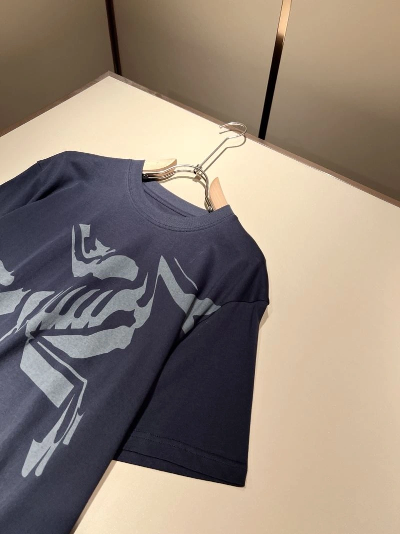 Brand-authenticated Canada Goose T-Shirts