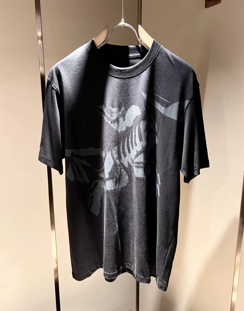 Reasonably priced Canada Goose T-Shirts