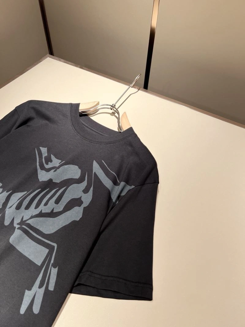 Reasonably priced Canada Goose T-Shirts