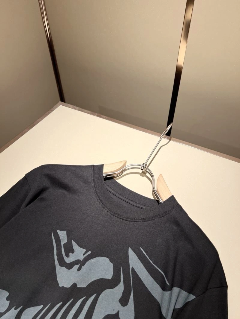 Reasonably priced Canada Goose T-Shirts